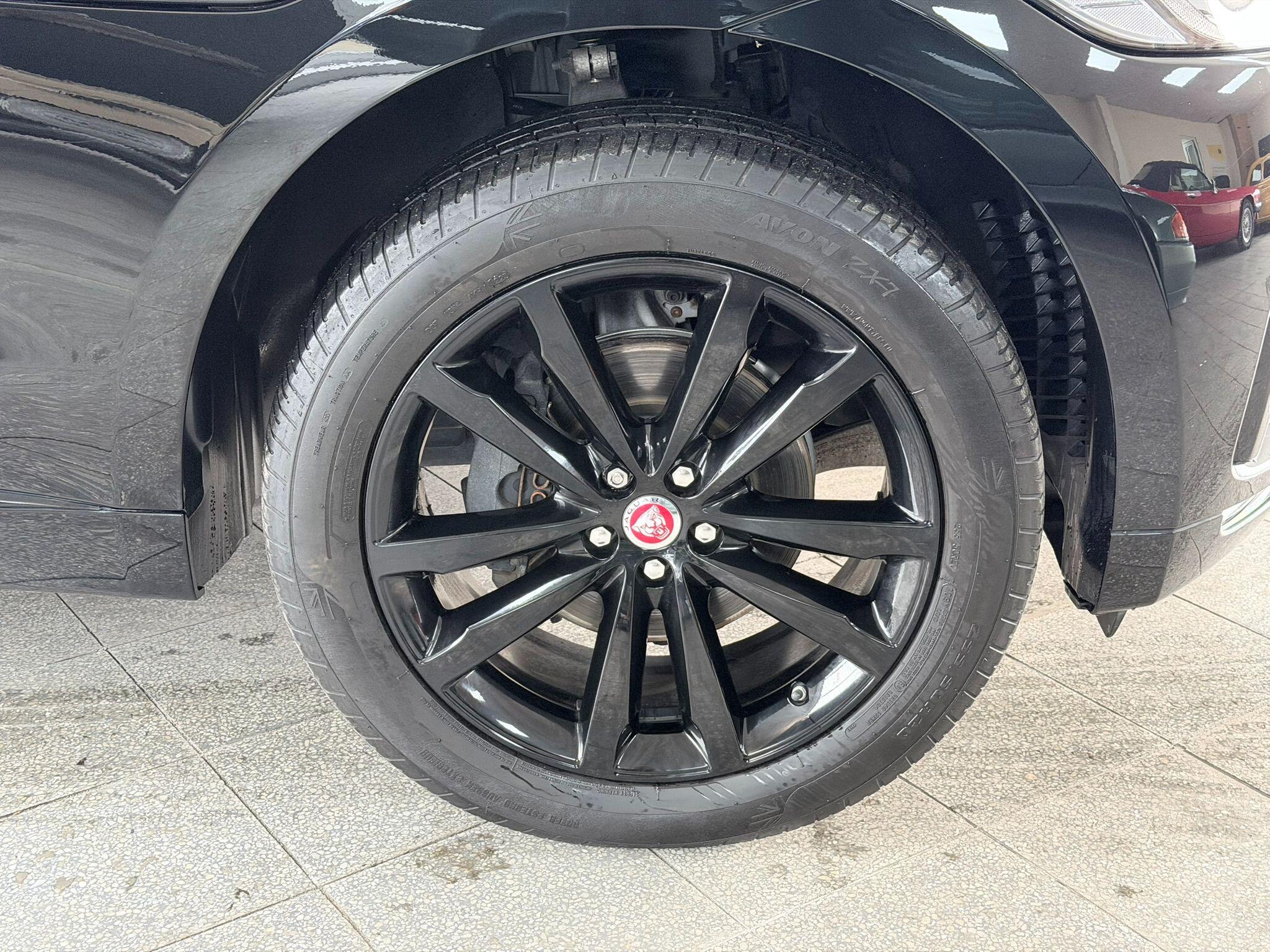 Used Jaguar F-PACE 2.0 D180 Chequered Flag Auto AWD Euro 6 (s/s) 5dr ...