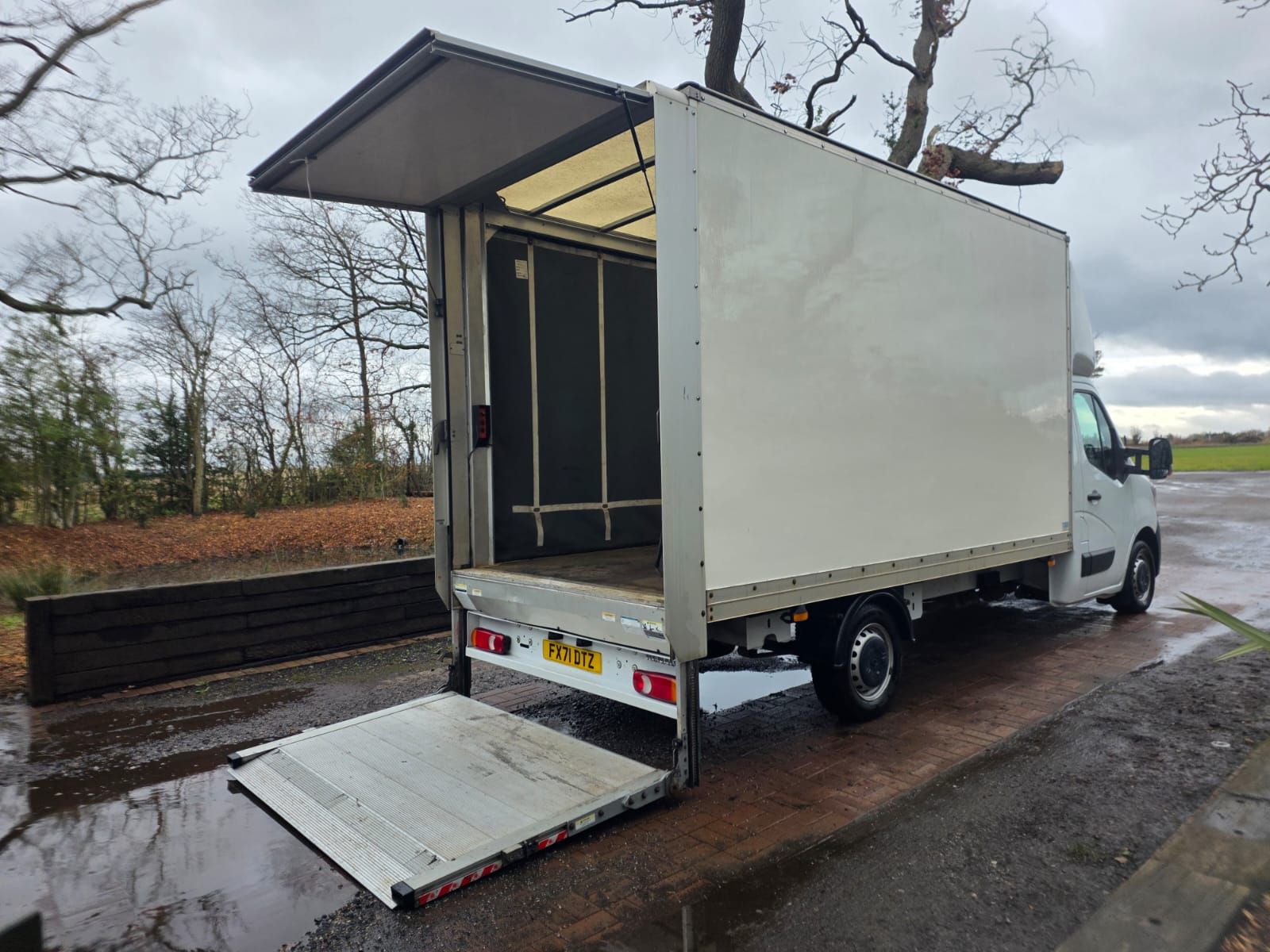 Used Renault Master 2.3 dCi 35 Business Chassis Cab 2dr Diesel Manual ...