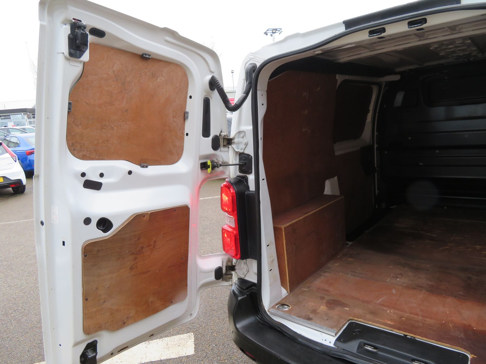 Used Toyota PROACE 1.6D Medium Panel Van 6dr Diesel Manual MWB Euro 6 ...