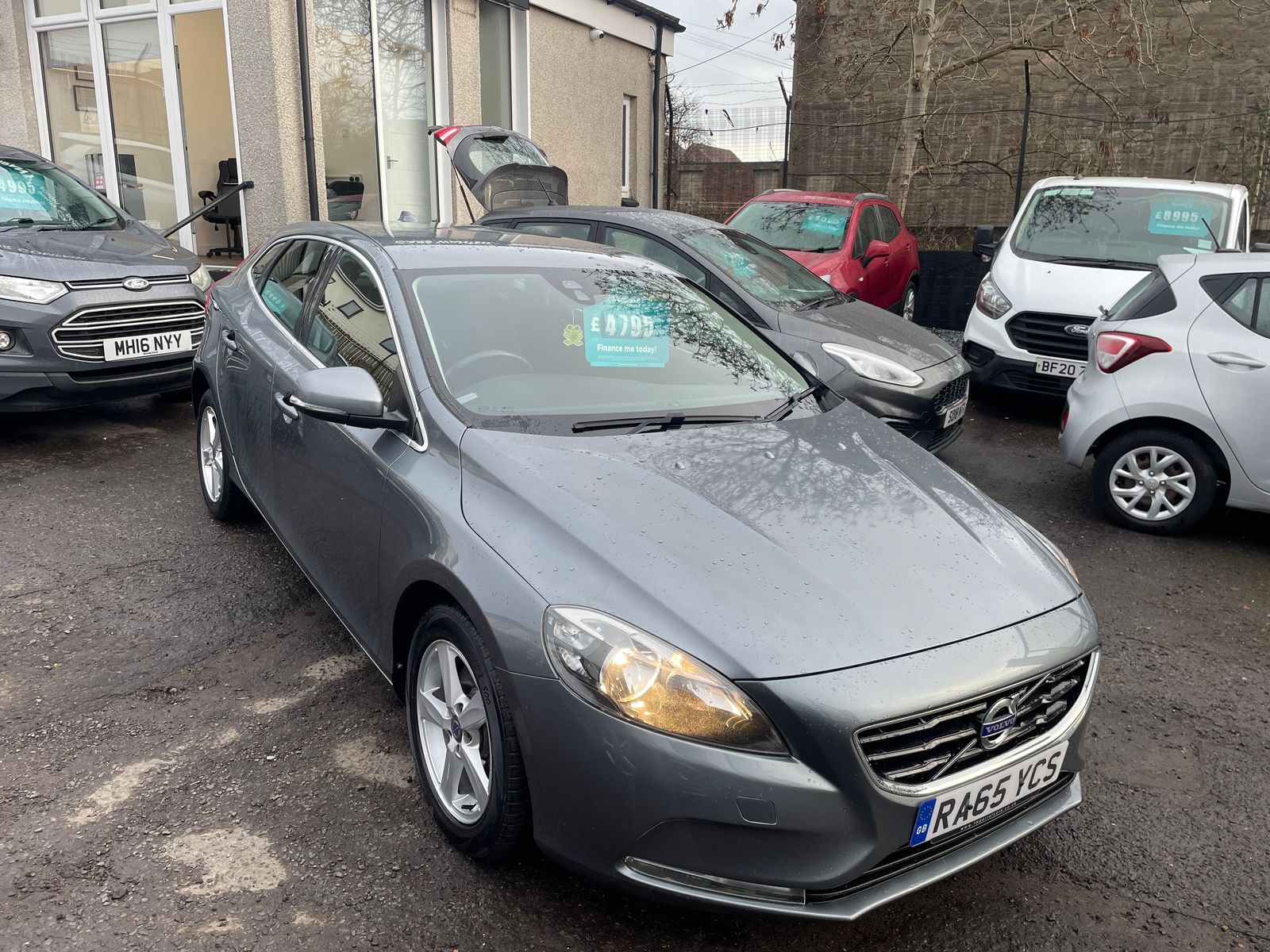 Used Volvo V40 2.0L SE Nav D2 Hatchback 5dr Diesel Manual Euro 6 (118 ...
