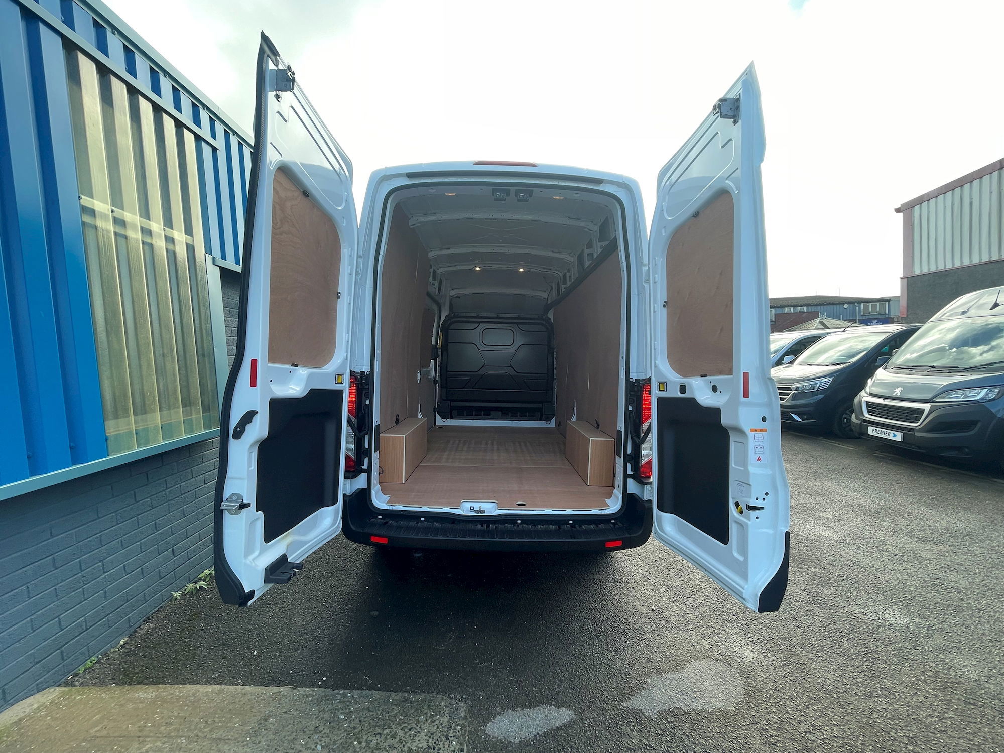 Nnew Ford Transit 350 LEADER P/V ECOBLUE - 130PS 2022 5dr Manual ...
