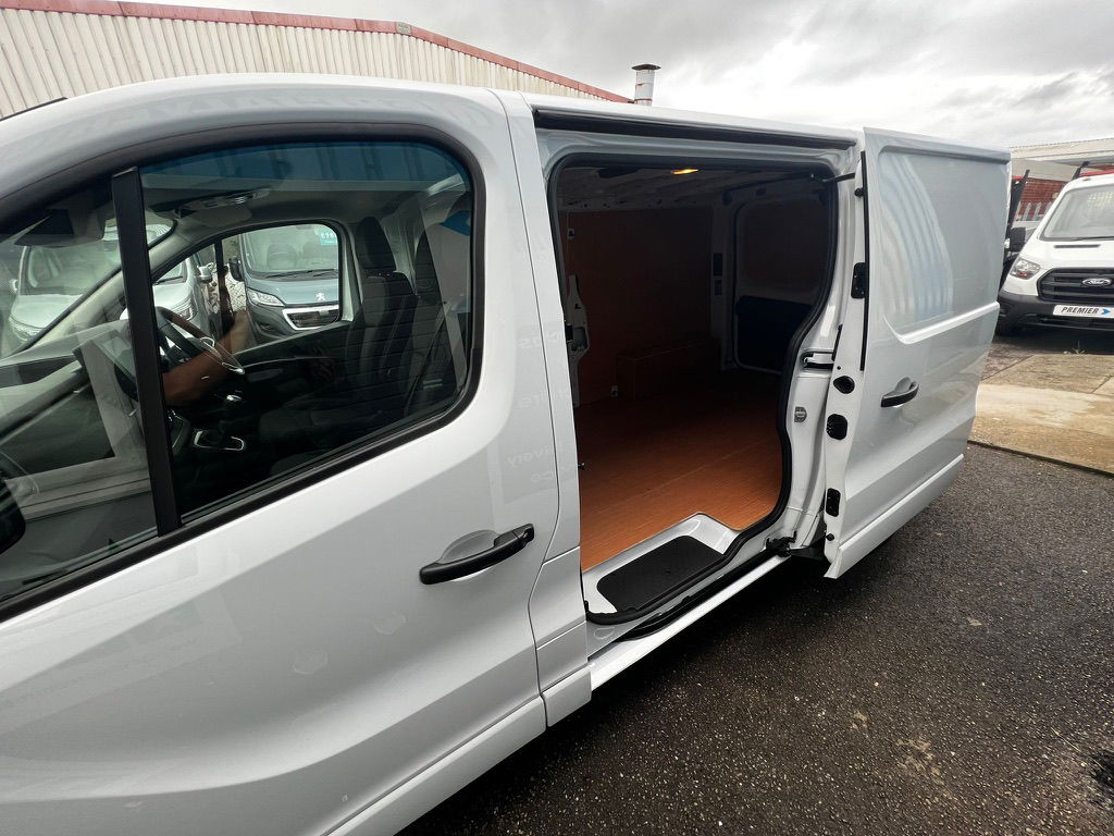 New Renault Trafic SPORT + SL28 2022 3dr Manual (FL72UHP) | Premier ...