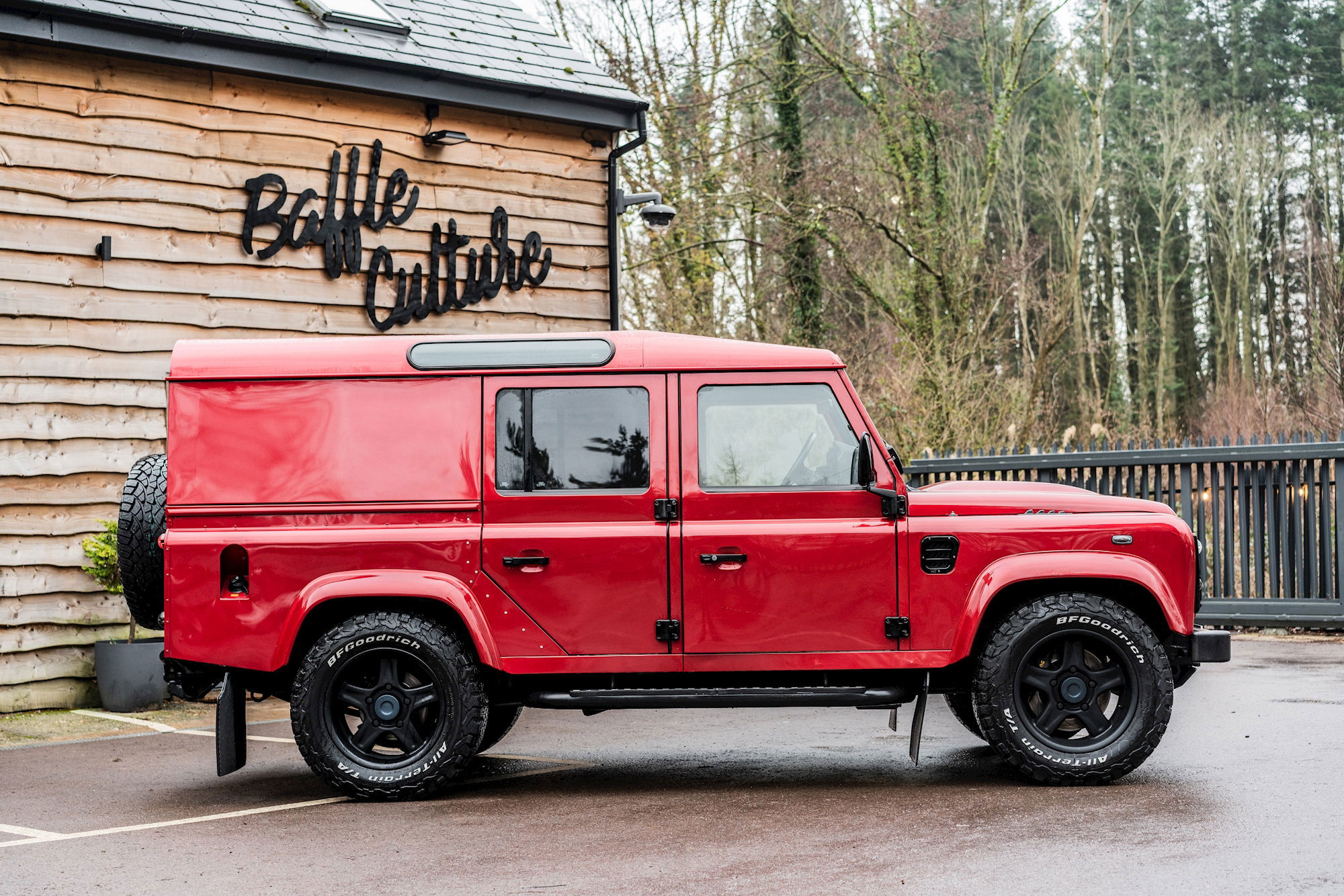 Used Land Rover DEFENDER 110 TD XS UTILITY WAGON 2013 5dr Manual ...