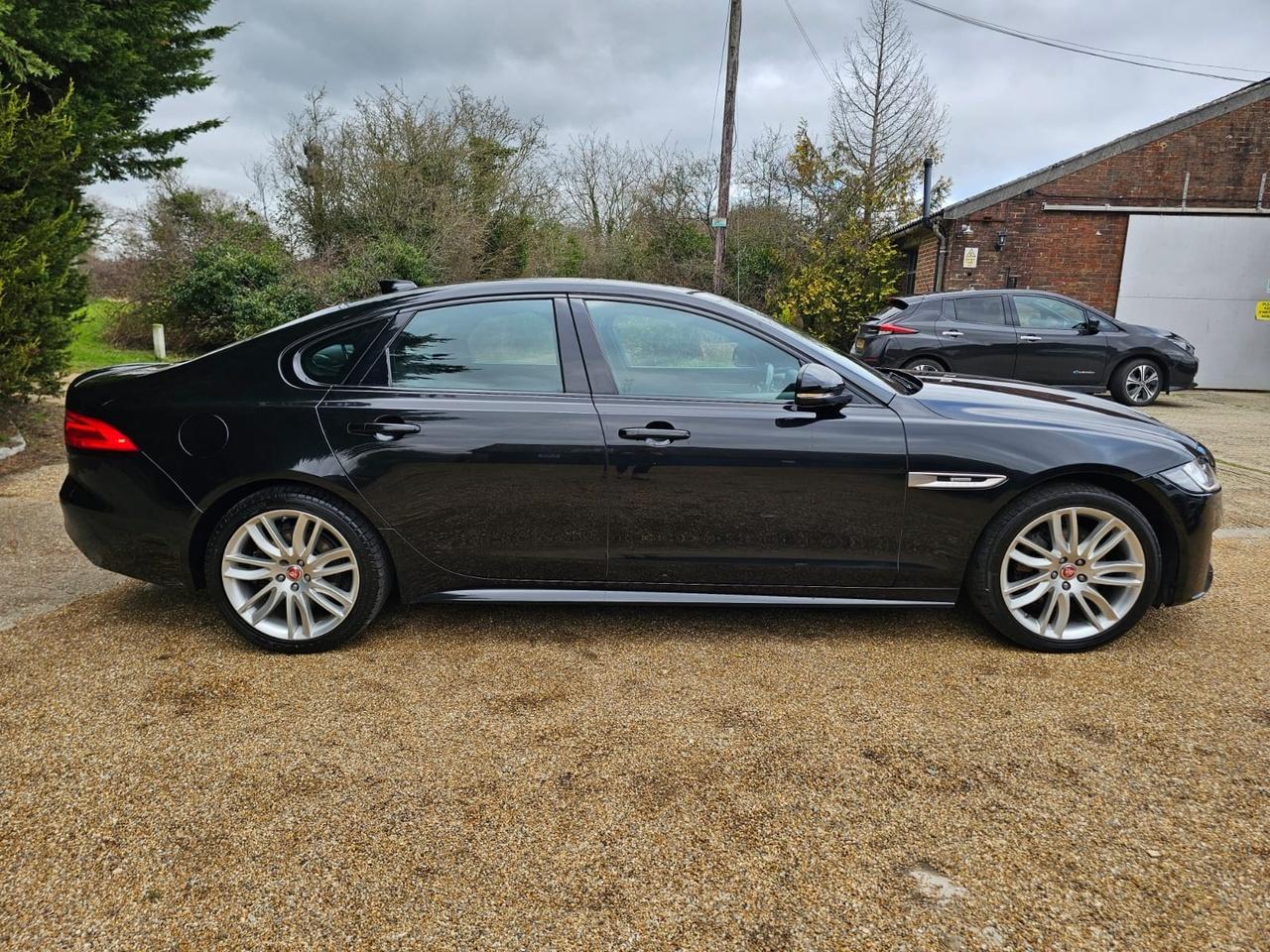 Used Jaguar XF 2.0d R-Sport Saloon 4dr Diesel Auto Euro 6 (s/s) (180 ps ...