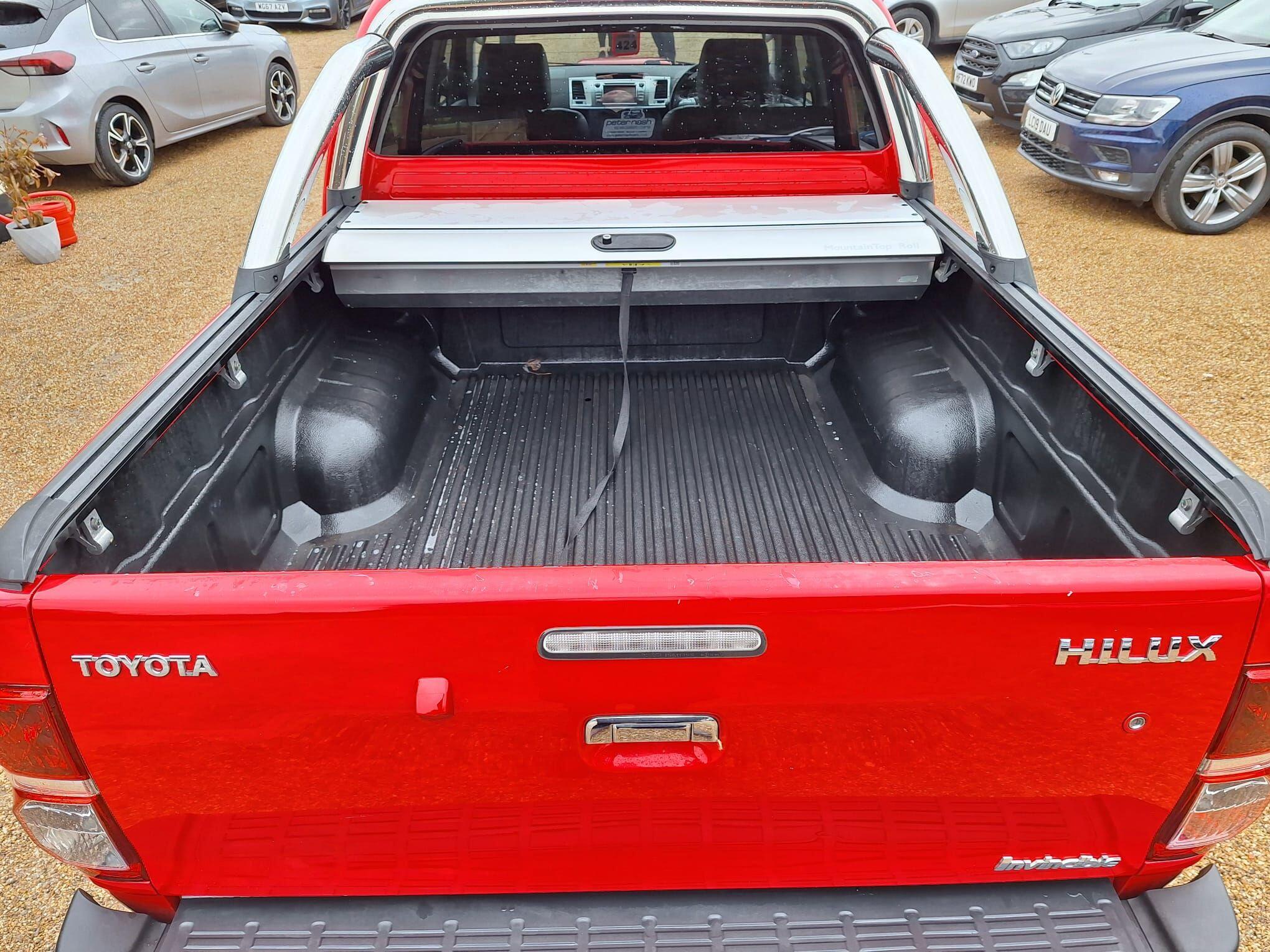 Used Toyota Hilux 3.0 D-4D Invincible Auto 4WD Euro 5 4dr 2015 4dr ...