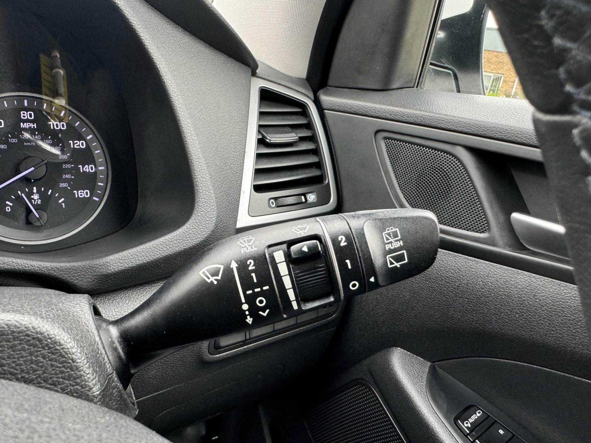 Used Hyundai Tucson 1.7 CRDi Blue Drive SE Nav DCT Euro 6 (s/s) 5dr ...